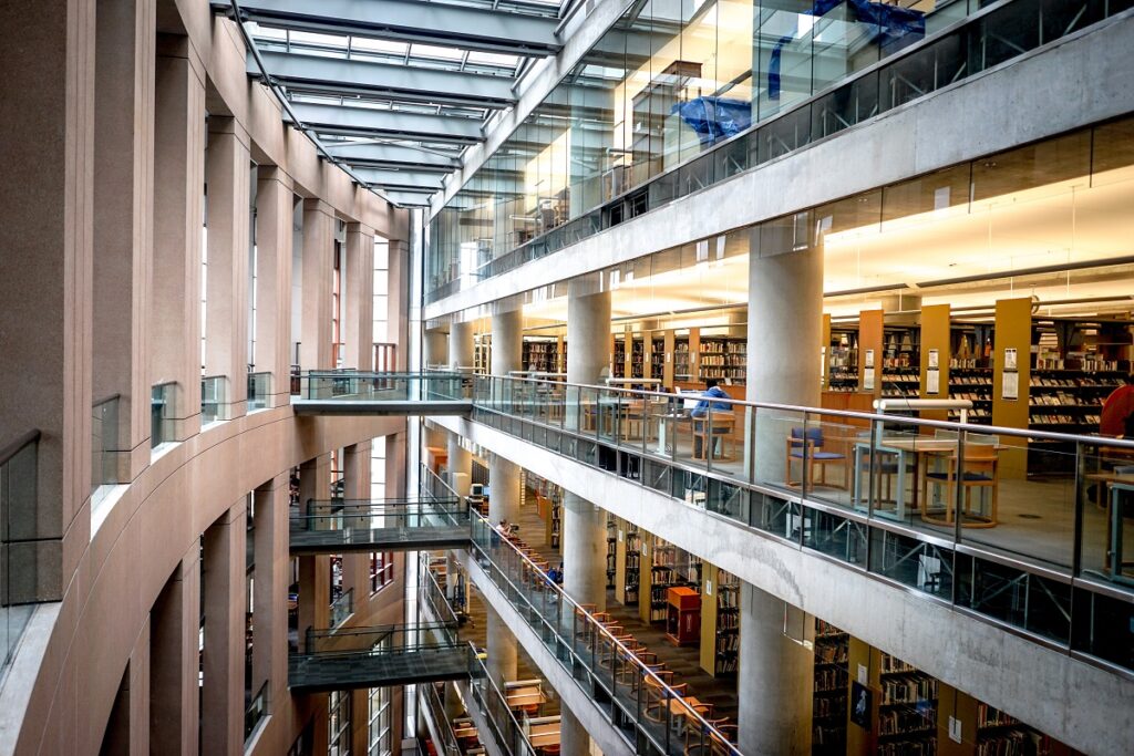 30+ Atmospheric Photos of Libraries from Different Corners of the World ...